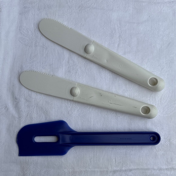 Tupperware | Kitchen | Tupperware Spread Knives And Blue Spatula | Poshmark